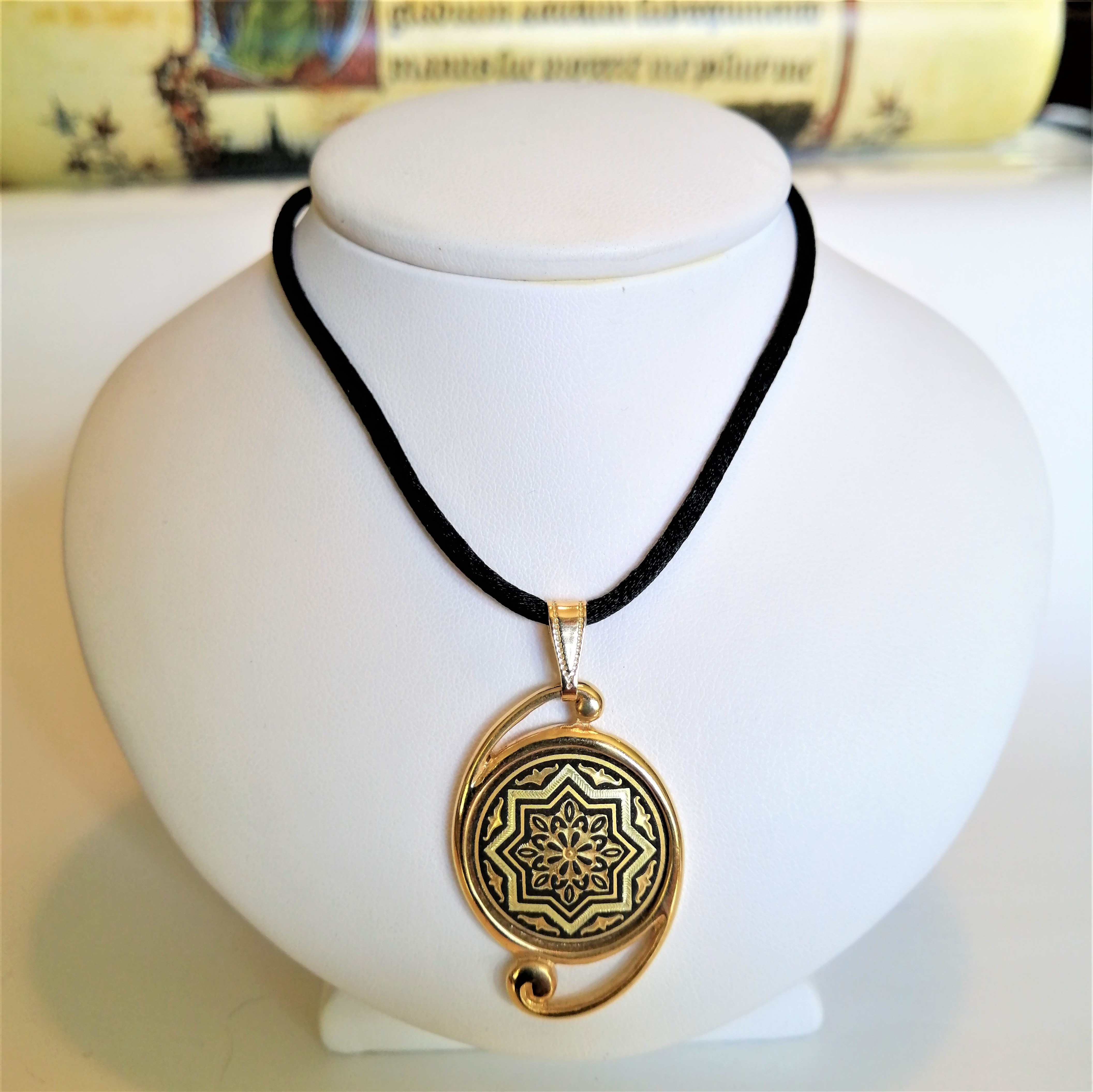 Collar Sara I - Damasquino de Oro